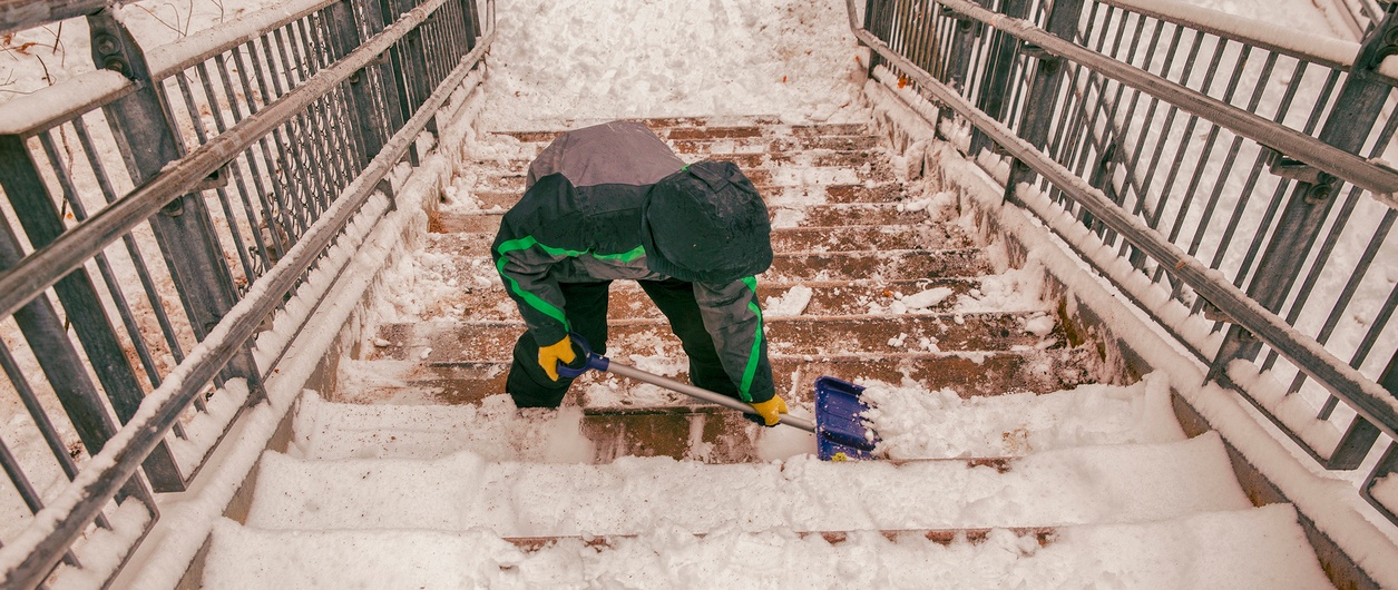 HOW TO REDUCE WINTER SLIP & FALL ACCIDENTS